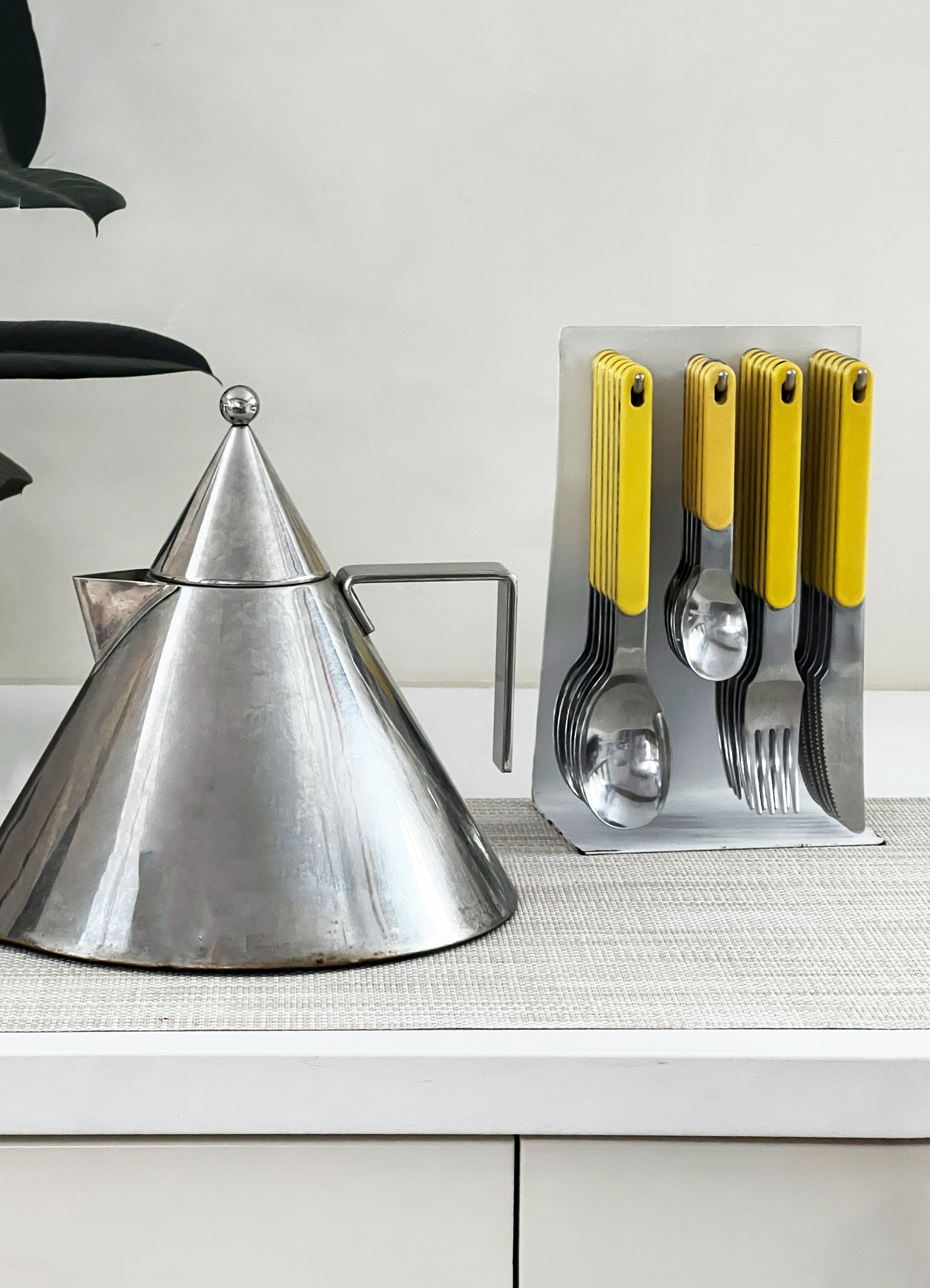 Vintage 1970s 23-Piece Yellow Italian flatware Set – Home Union NYC