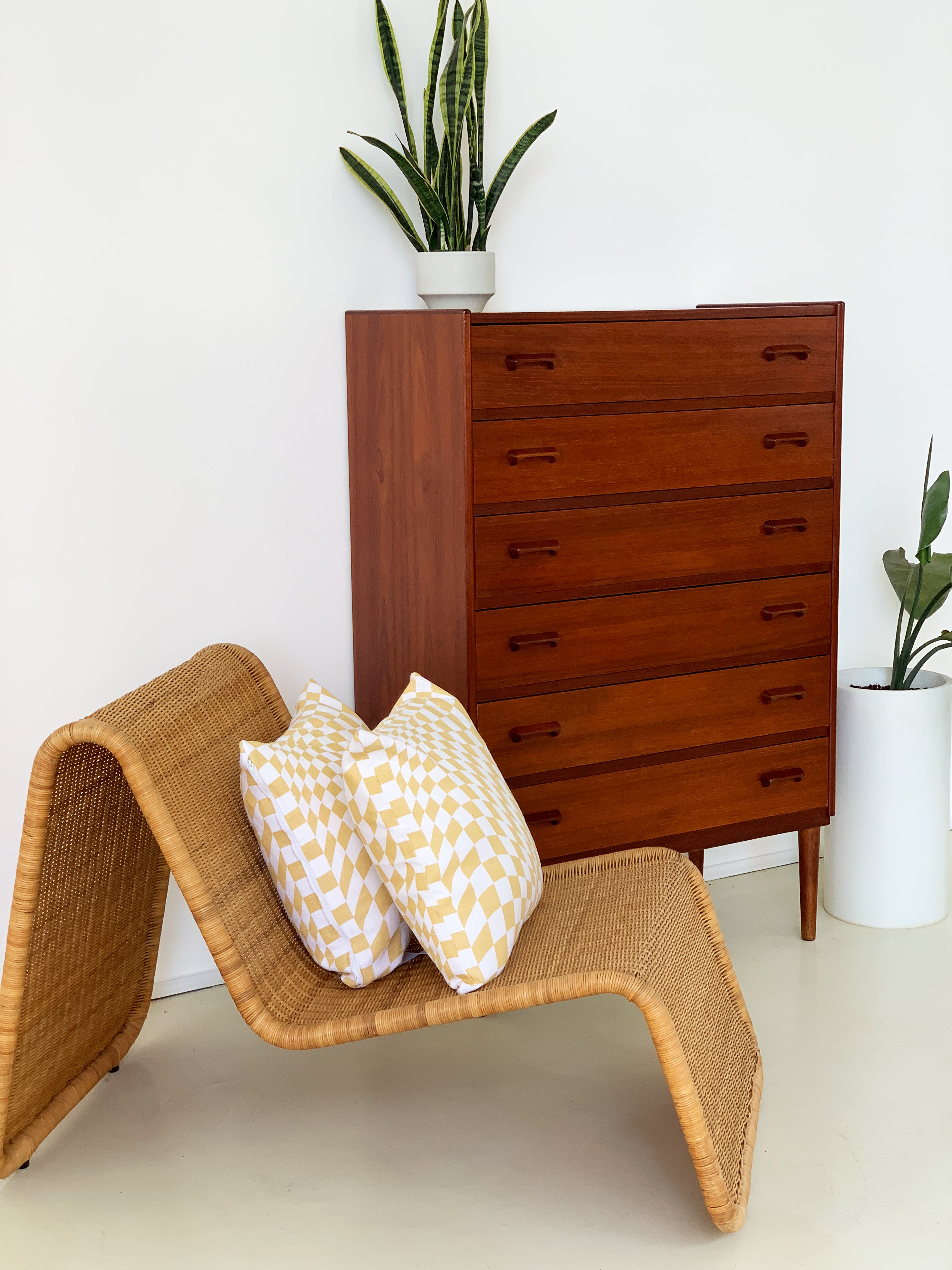 Linen Screen Printed Beige Twisted Checkerboard Pillows – Home Union NYC