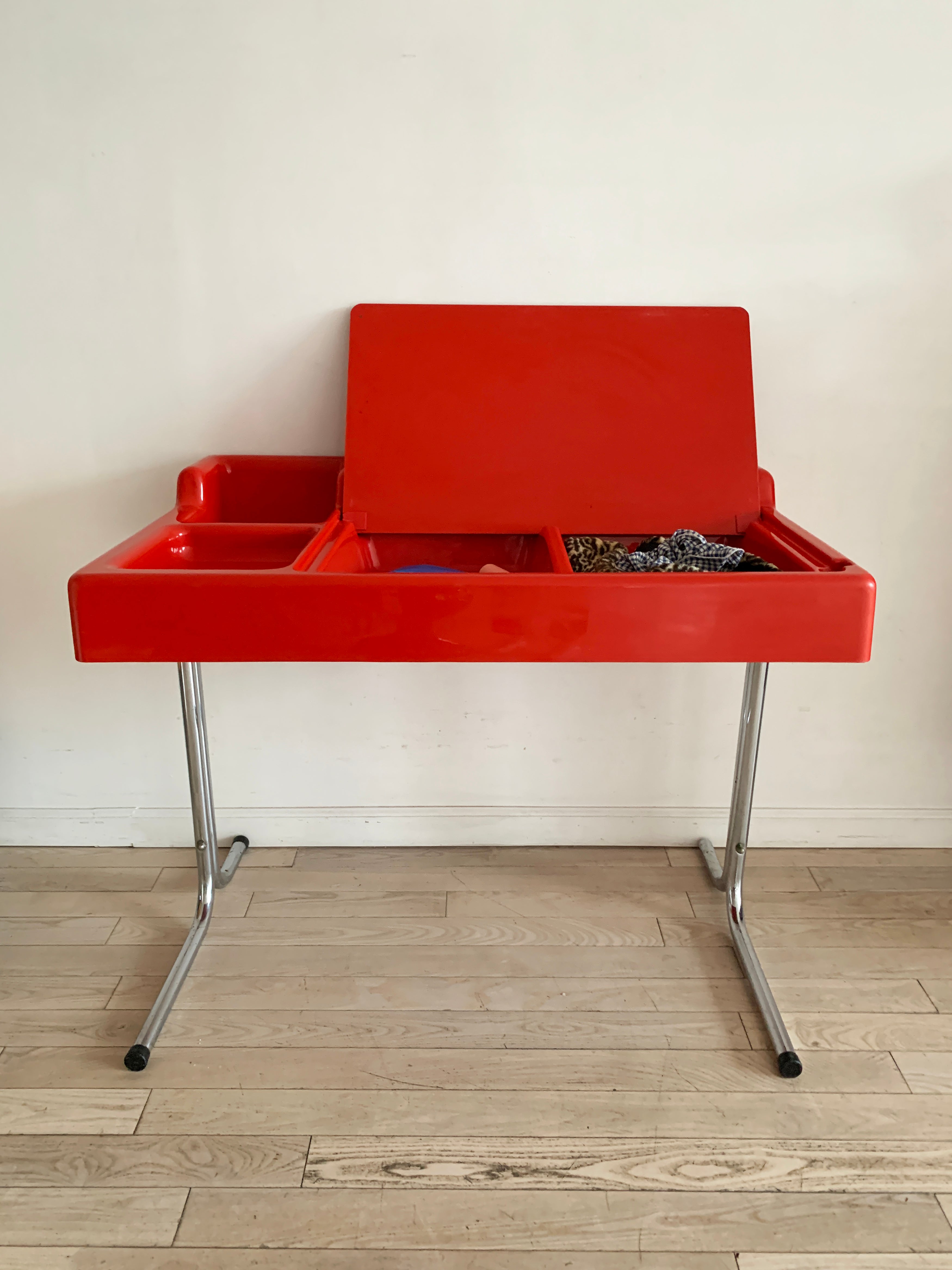 1970s Italian Space Age Orix Red Plastic Desk – Home Union NYC