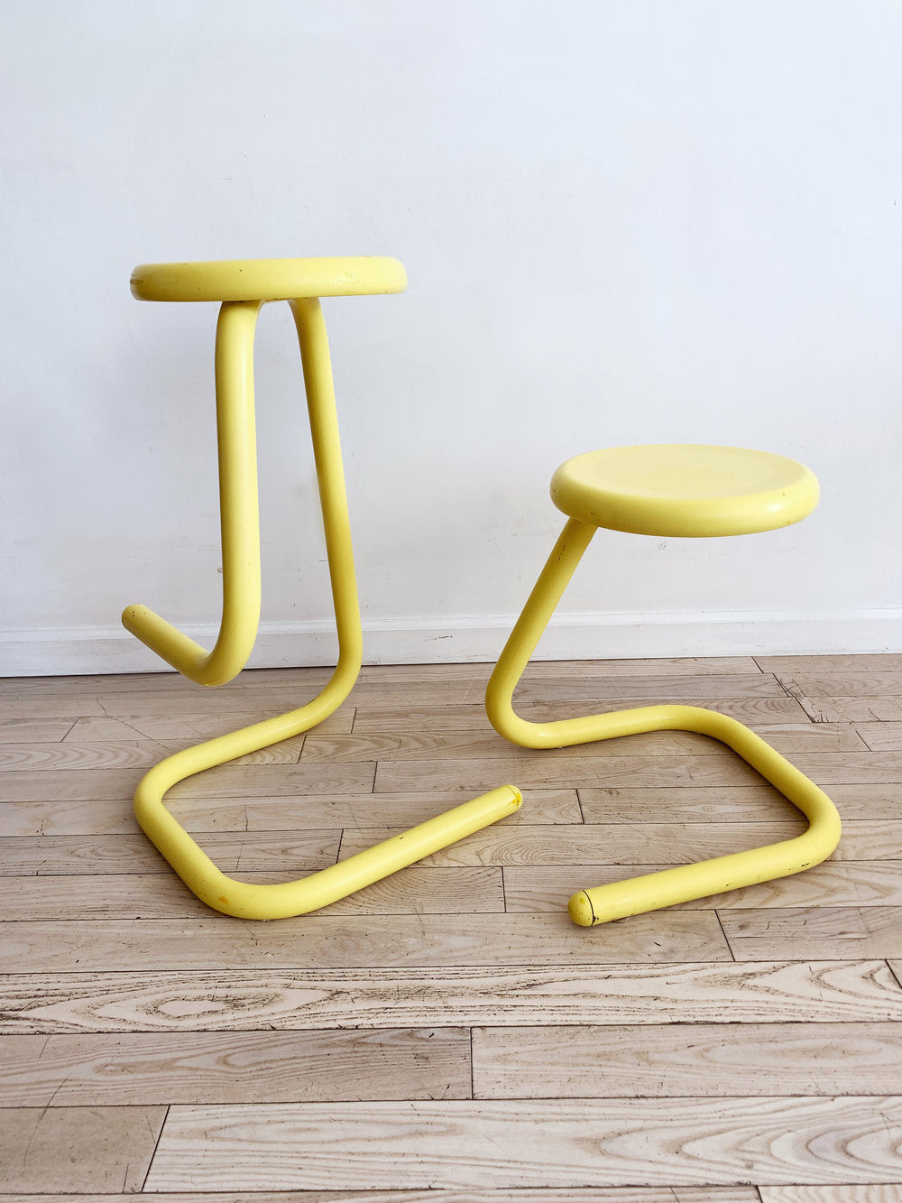 1970s Yellow Metal Tubular Paper Clip Stool by Kinetics - single – Home ...