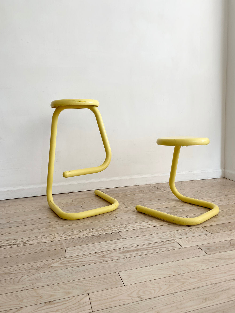 1970s Yellow Metal Tubular Paper Clip Stool by Kinetics - single – Home ...